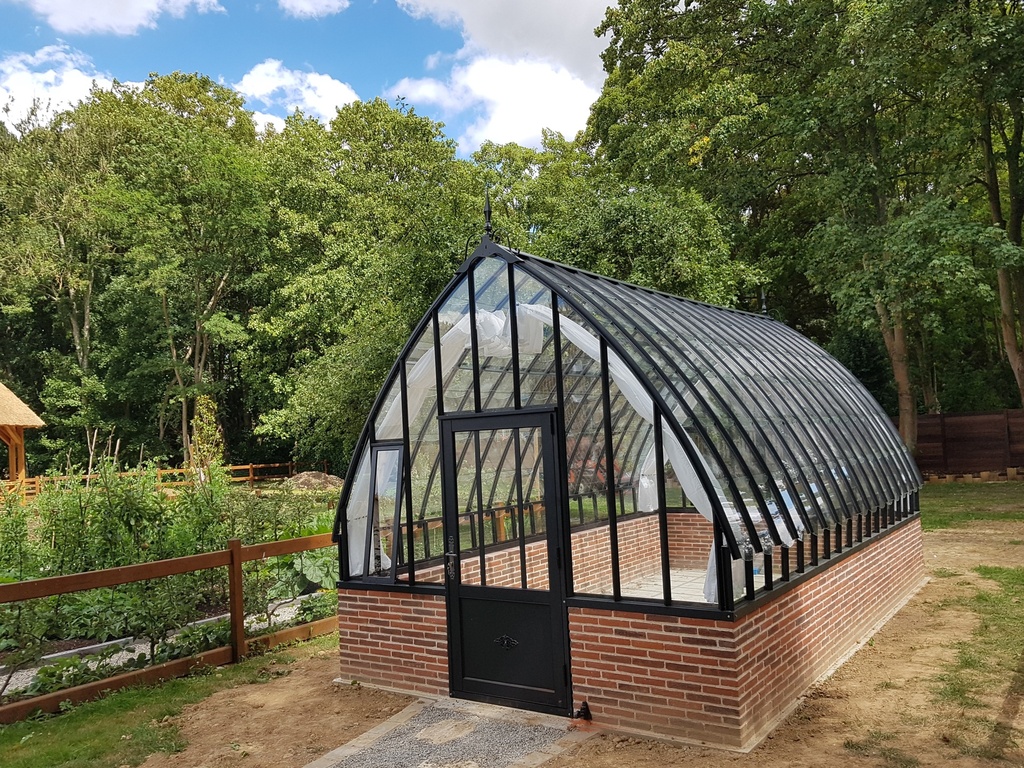 Eugénie on wall | ACD